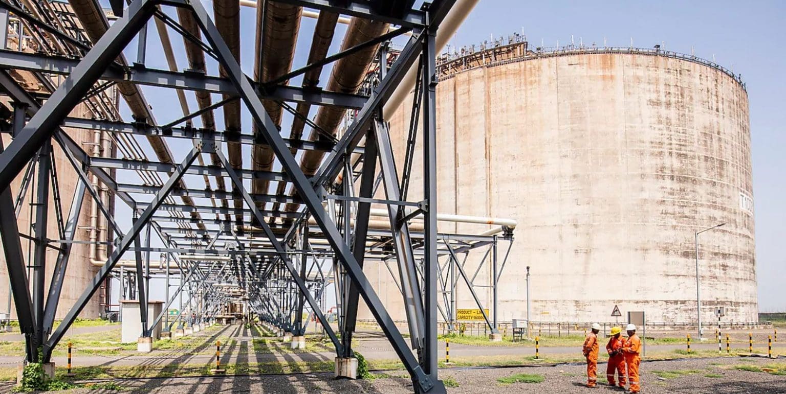 Shell's India unit launches Hazira LNG truck loading station - LNG Prime Shell's India unit launches Hazira LNG truck loading station - LNG Prime