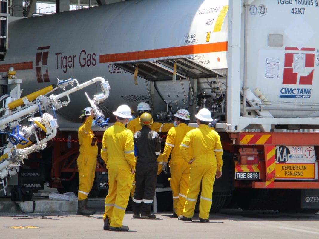 Malaysia's Petronas wraps up first LNG delivery in ISO tanks to China ...