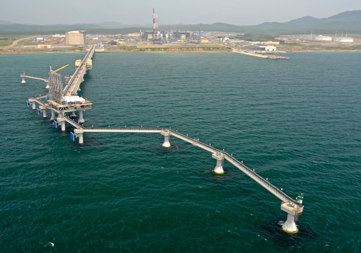 Russia's Sakhalin Energy closes production platform for maintenance ...