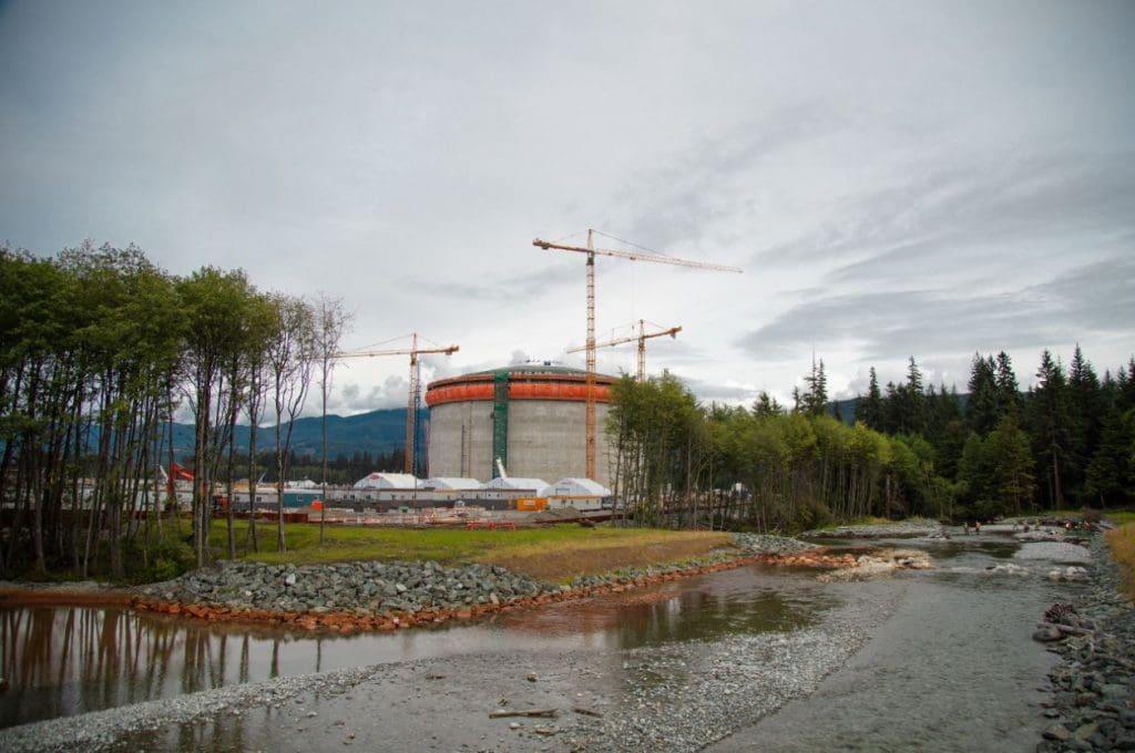 Shell's LNG Canada raises roof on large storage tank - LNG Prime