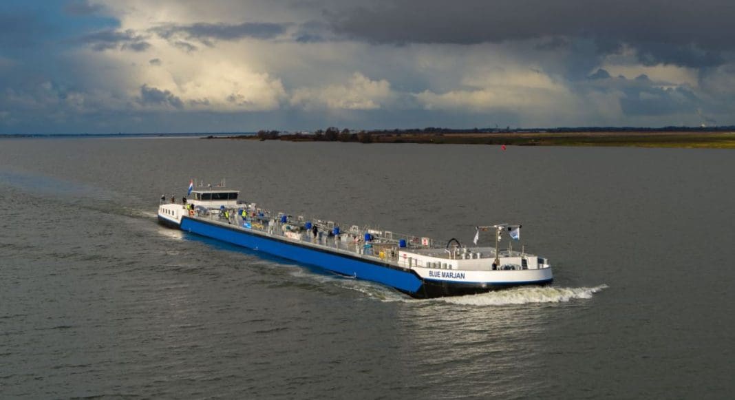 First of 40 LNG inland barges ready to start serving Shell - LNG Prime