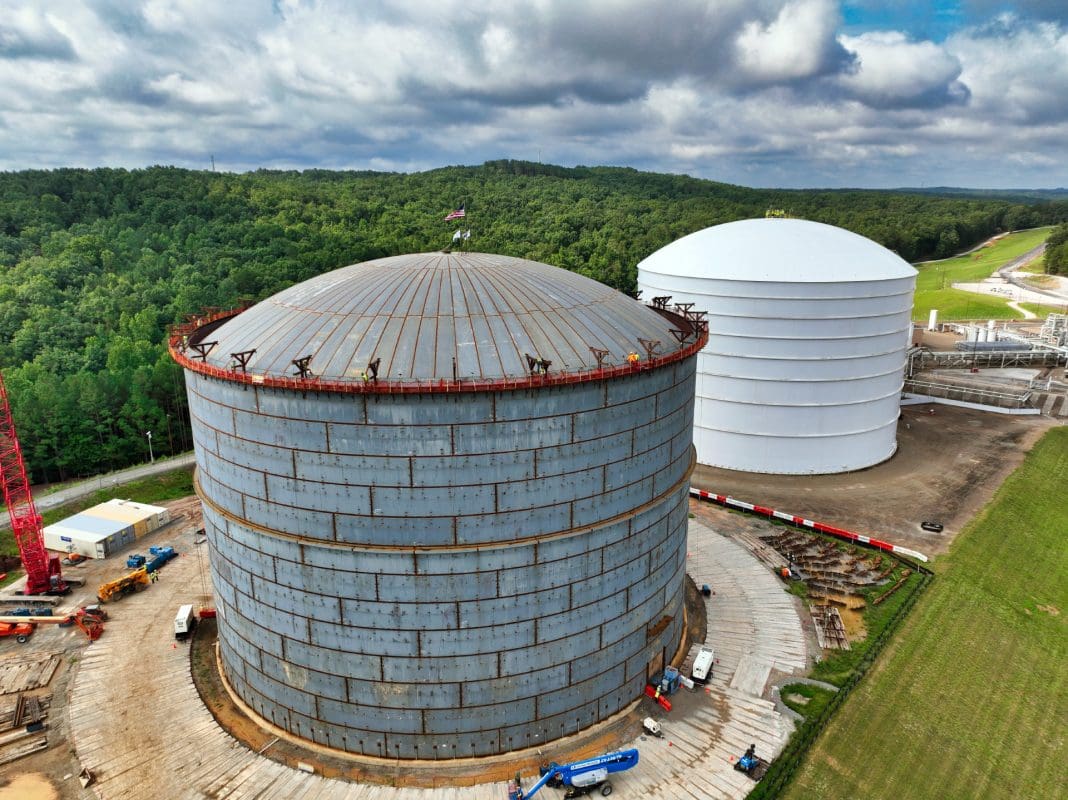 Video: Atlanta Gas Light raises roof on second Cherokee LNG tank - LNG ...