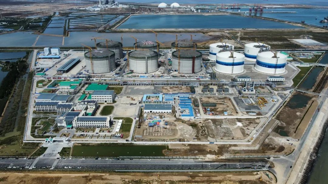 CNOOC wraps up roof raising on all six giant LNG storage tanks - LNG Prime