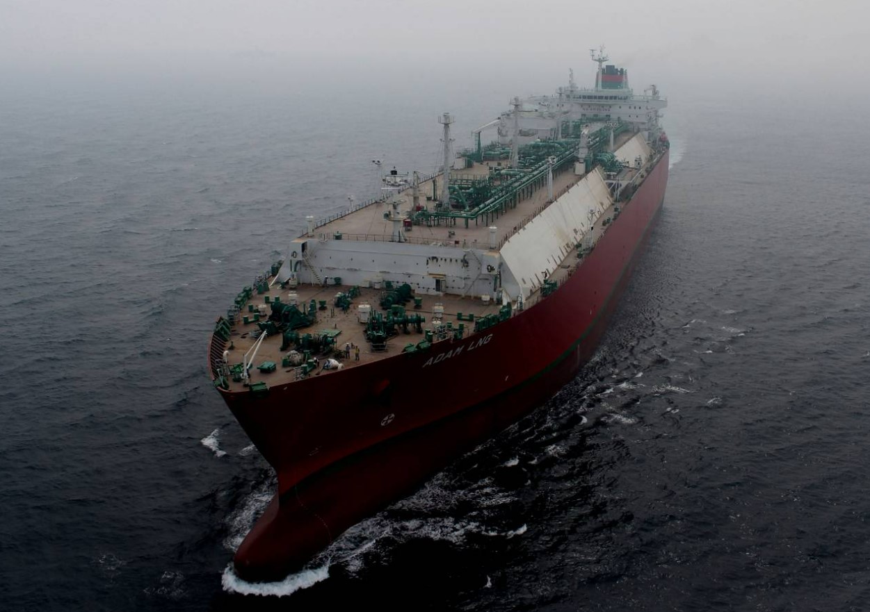 Hull of OS 35 bulk carrier breaks after collision with LNG carrier ...