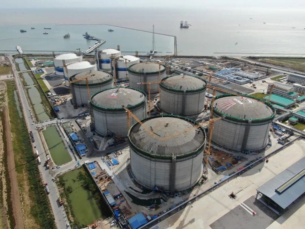 CNOOC wraps up roof raising on all six giant LNG storage tanks - LNG Prime