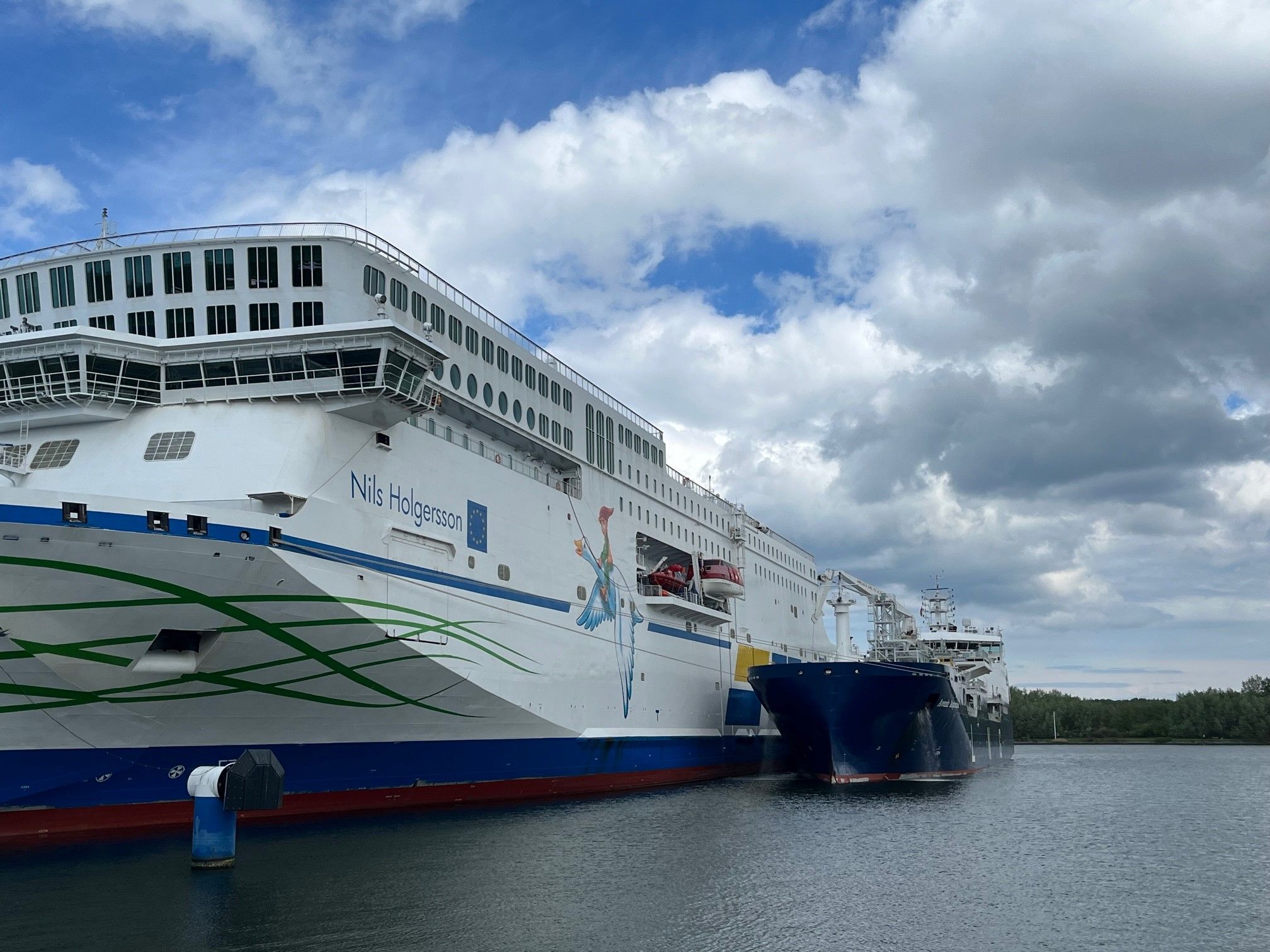 Avenir in first German STS LNG bunkering op - LNG Prime