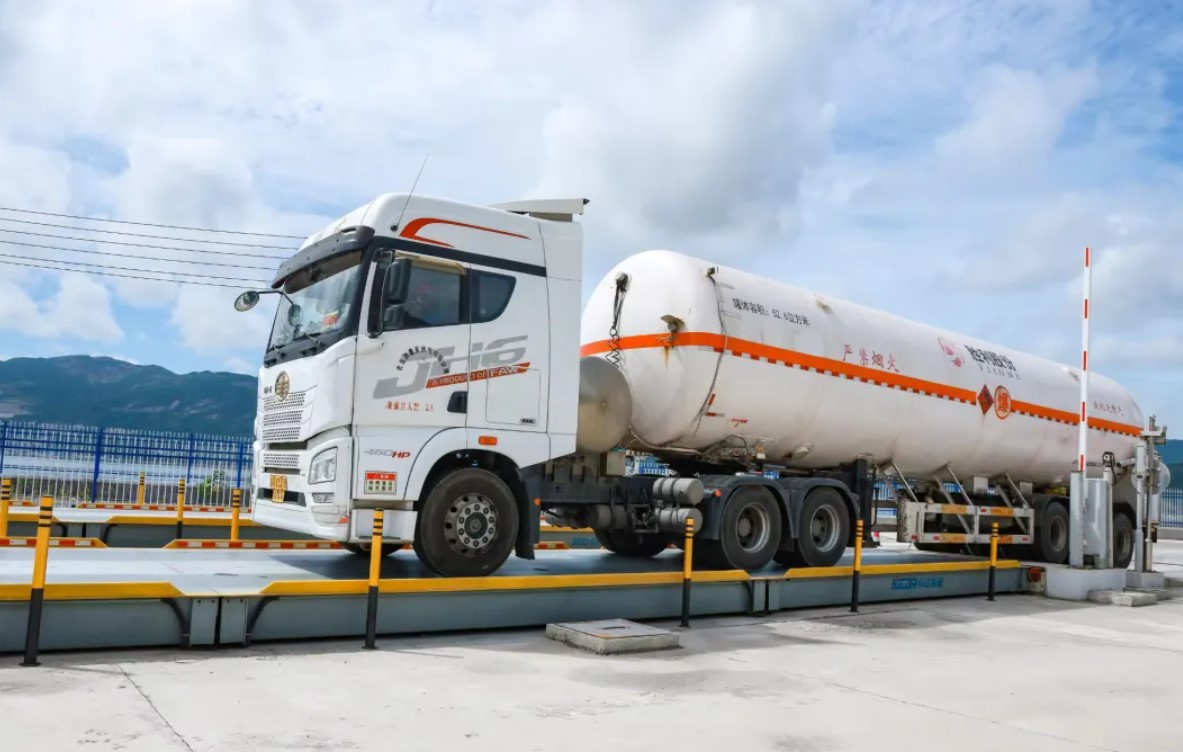 China’s Zhejiang Energy, BP start LNG supplies via trucks - LNG Prime