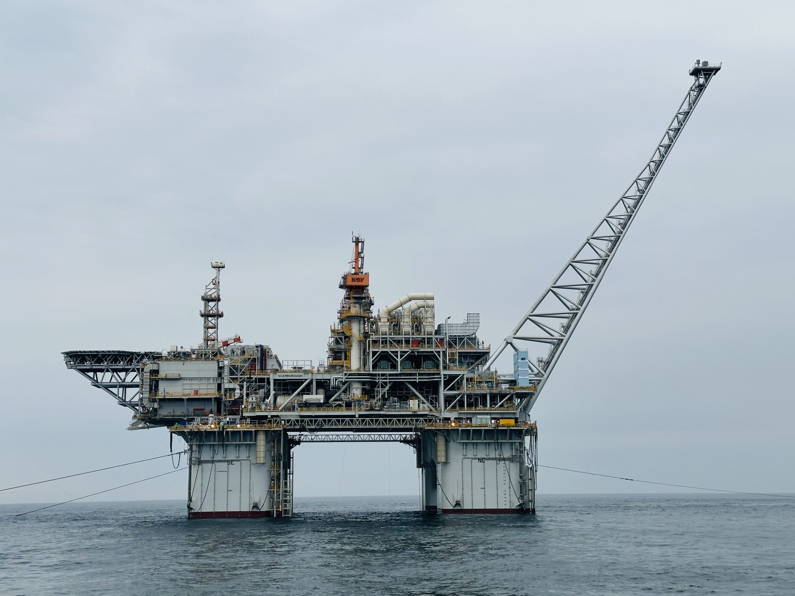 Woodside: FPU arrives at Scarborough field - LNG Prime